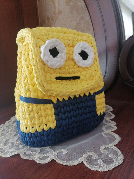 Minionlar ko'rinishidagi ryukzak