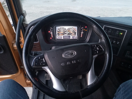 Метанлик тягач CAMC H7