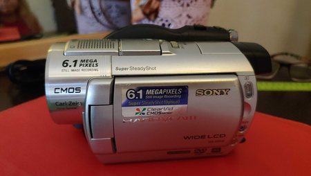 Продам видеокамеру SONY DCR-DVD508E