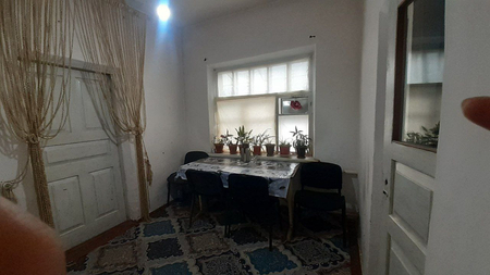 Сирдарё шахрида 4 хонали уй сотилади