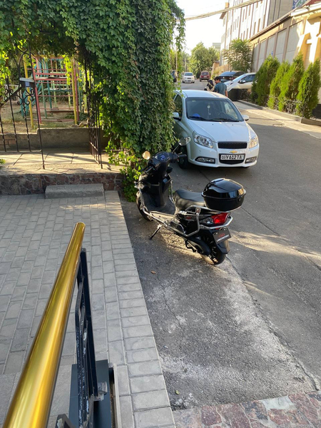Скутер сотилад срочно арзонга