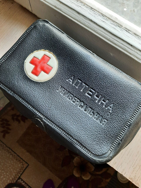 Продаю  аптечку.