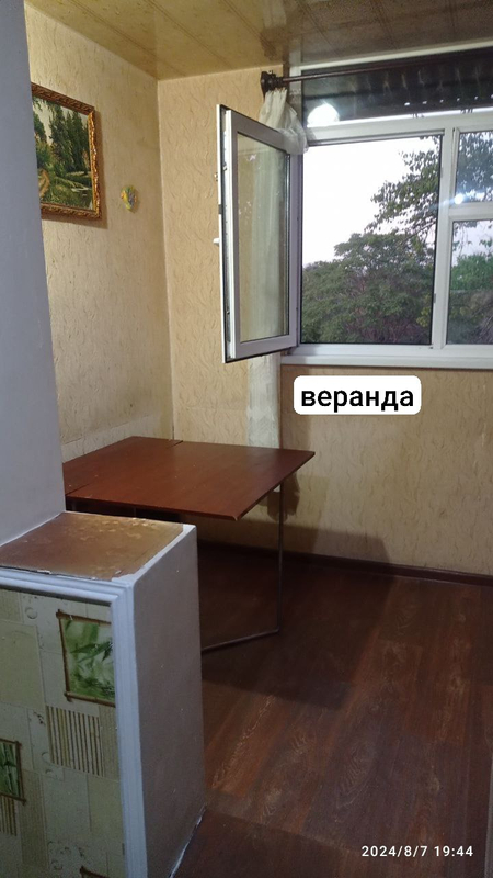 Продаётся 2х комнатная кв + маленькая комната