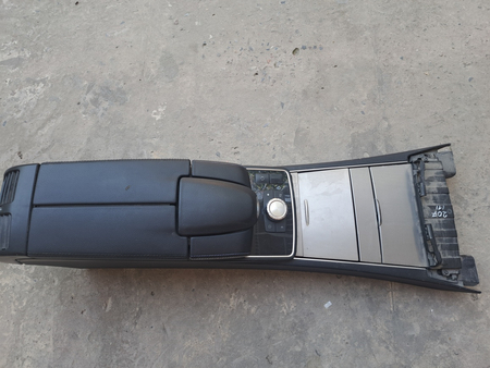 Продам бар от мерседес 212 то что на фото расмда нима болса шу.
Продам