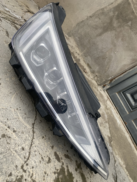 Hyundai Elantra фара RH продаю