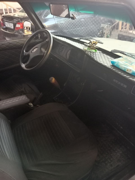 Lada 2107 sotiladi