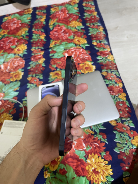 Iphone 12  Full komplekt.  87% yomkost. srochni sotiladi