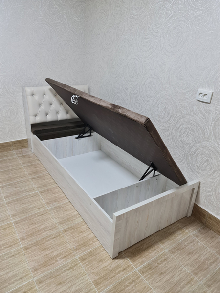 Kravat divan bir kishilik kravat