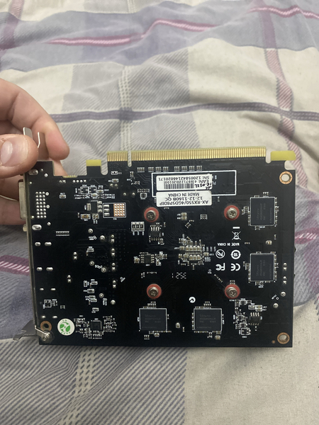 Rx 550 AMD 4gb yangi !