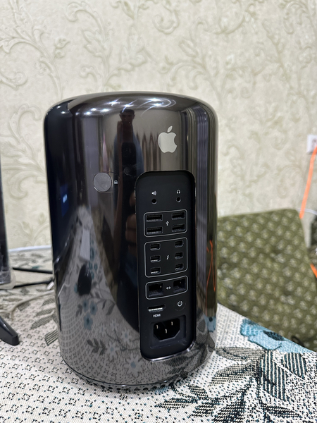 Apple Mac Pro Intel Xeon 12 core 32 Gb Ram 1 Tb SSD