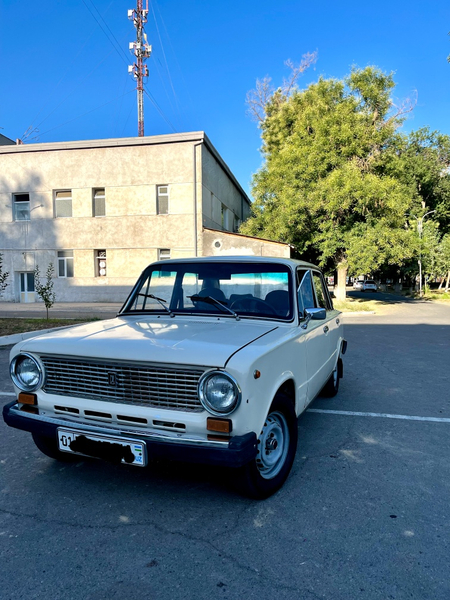Vaz 21011 srochna sotiladi