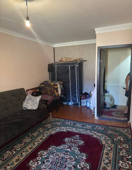Срочно продам 1 ком квартиру 4мик 1 этаж
