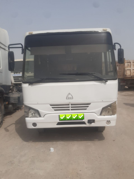 Isuzu avtobus sotladi