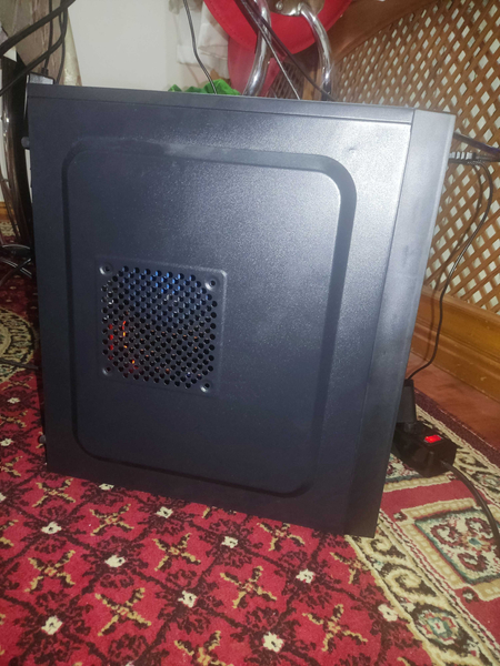 Yangi Full PC Monitori bilan