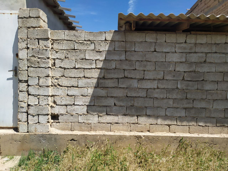Hovli sotiladi yerqurgon bozori orqasi