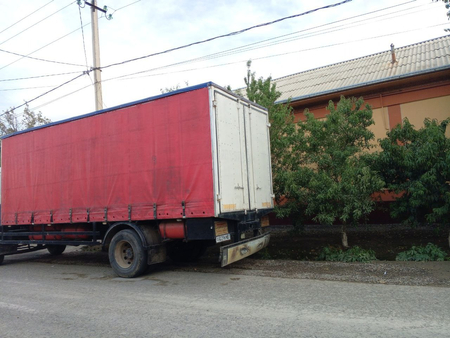 Sotiladi 10 tonalik isuzu