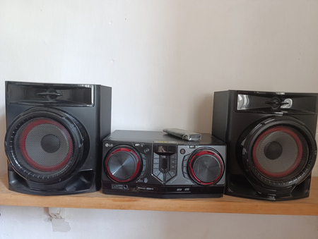 Продаётся муз. Центр Lg cj 44