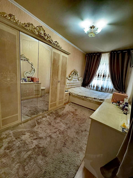 Срочно продаётся квартира Феруза ЭКО базар 4/3/4 бал 2×6 всё остаётся
