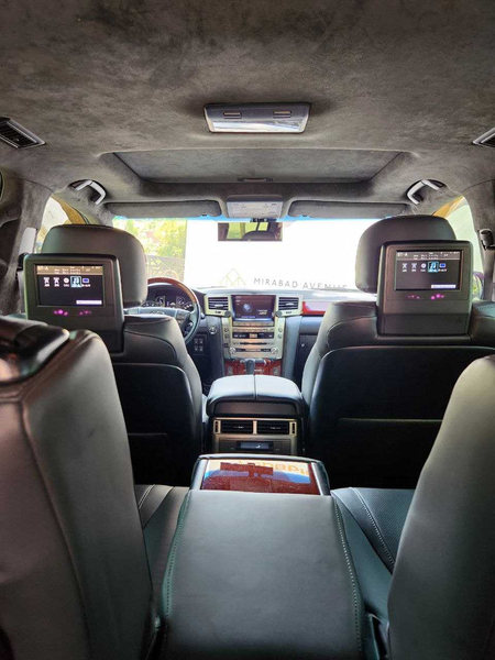 Мощный LEXUS LX570 c прозрачной историей