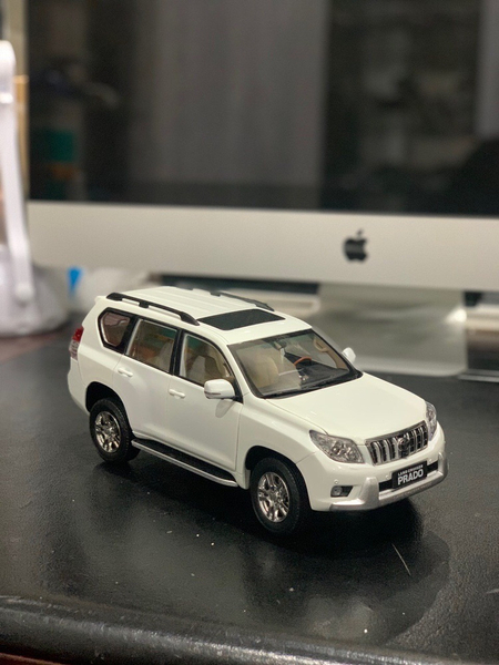 Модель 1:18 Toyota Prado