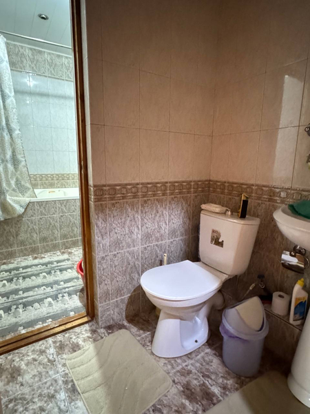 Госпитальный базар  4/8/9 продам.  Срочно