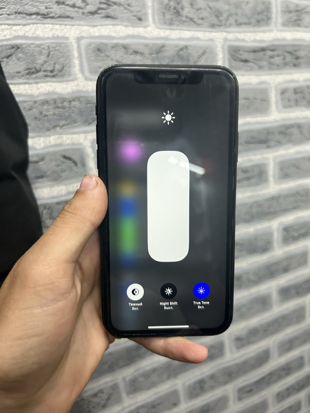 iphone      xr sotiladi