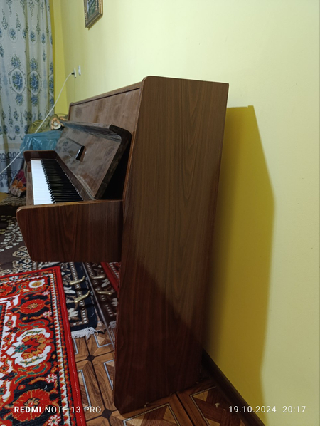 Petrof pianinasi sotiladi