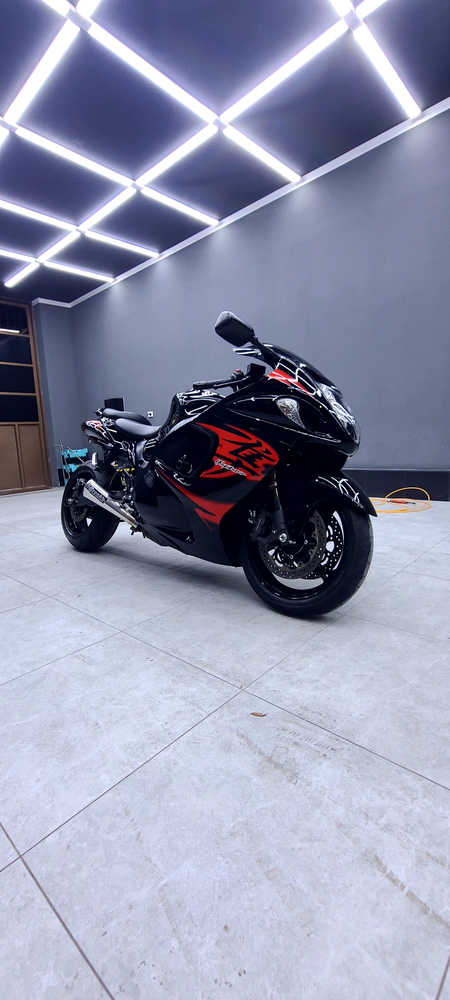 Suzuki hayabusa sotiladi holati alo hechqaytida aybi yuq motoga jovop
