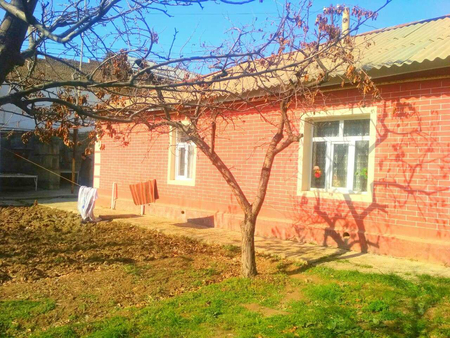 Продам дом с участком 7 соток и с магазином вдоль дороги. Кибрай рн