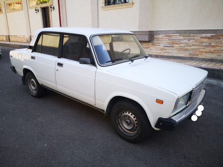 Vaz21053 сотилади