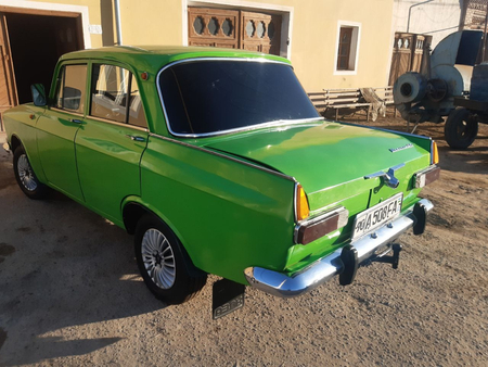 Moskvich 412 srochni sotiladi