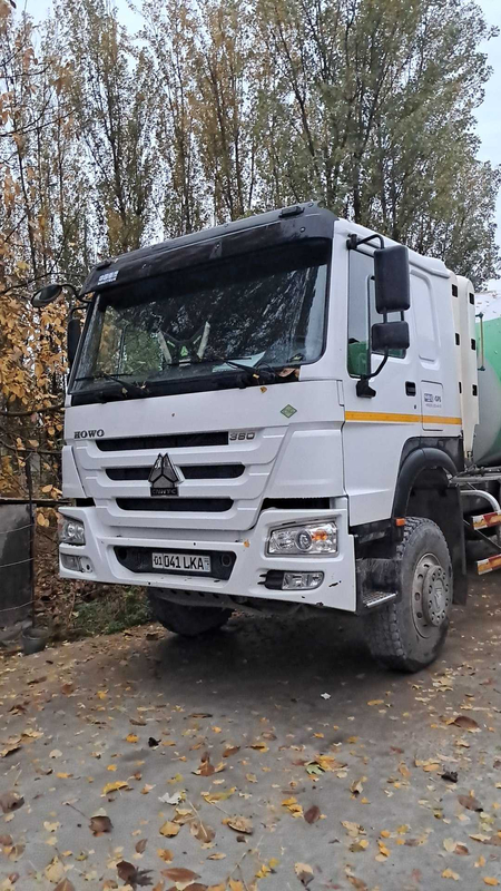 Автобетоносмеситель HOWO 10m3