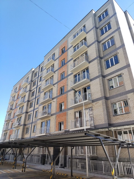 Srochno sotiladi qõyliq bozor oldida navostroyka