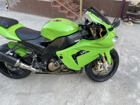 Kawasaki Ninza 1000 kub lik sotiladi yili 2005 yurgani 4400 km