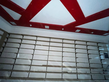 Vitrina va polkalar