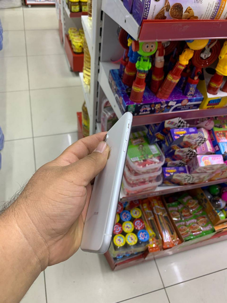 iphone XR  81% karopka dok bor