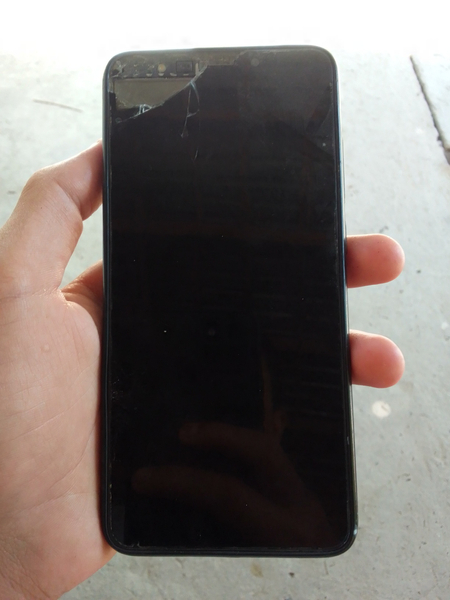 J5 telefon sotiladi