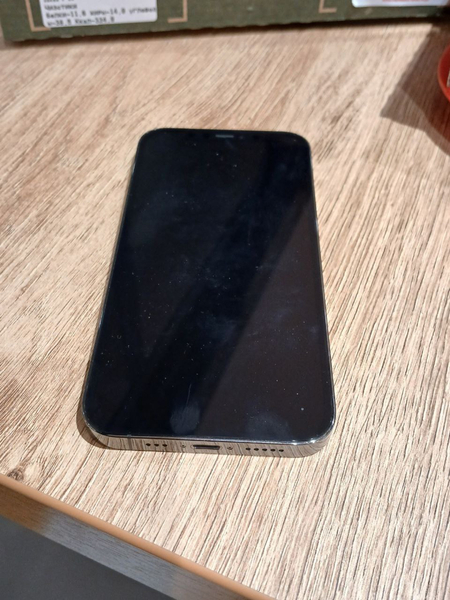 Продается iPhone 12 pro 256