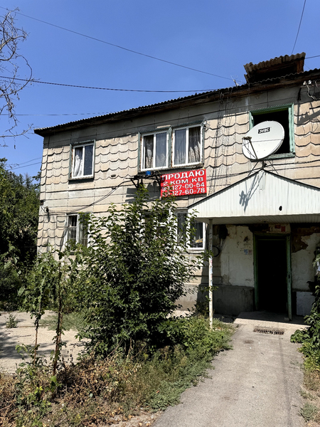 Спутник 3 . 2 х ком. 42 м2. 2/2 в деревянном доме акфа рамы У МЕТРО