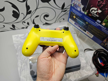 ПРОДАМ PS4 Slim на 1TB + Игры (Прошитая) / ПО 9.00 GoldHEN + USB