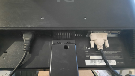 Monitor 19 led sotiladi Arzon narxda