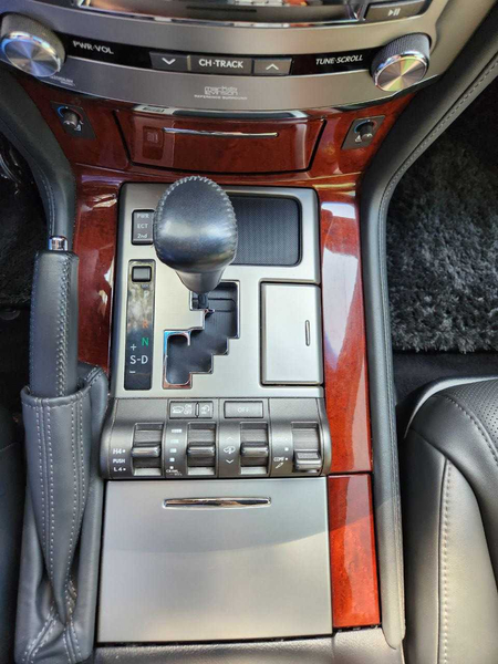 Мощный LEXUS LX570 c прозрачной историей