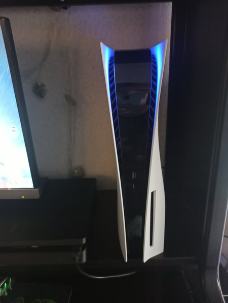 Срочно продам PS5 хорошом состояние 2 джойстика арегинал