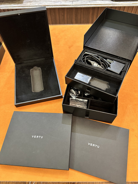 Vertu продам