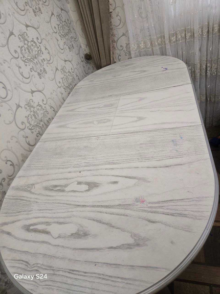 Стол для гостиной
