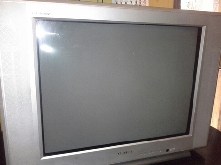 Телевизор samsung со стерео колонками( мощные)
