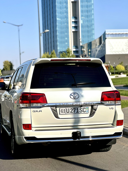 Toyota land cruiser 200 srochniy sotiladi
