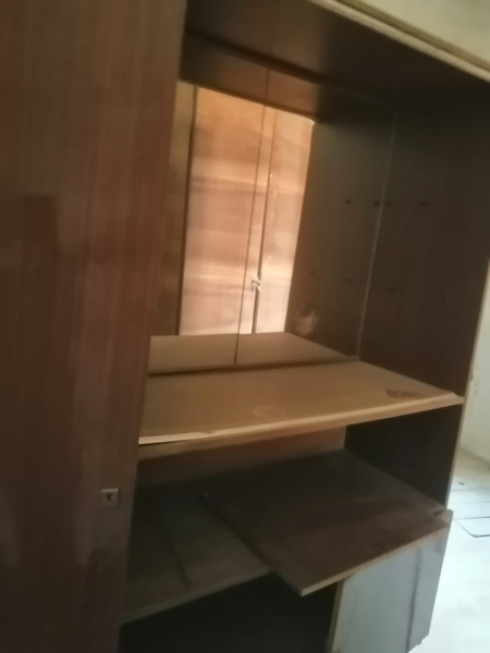 Шкаф сотилади 4 та