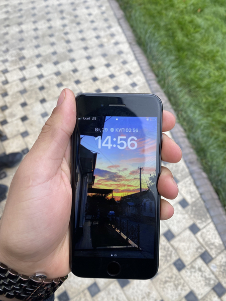iPhone sotiladi xolati yaxshi aybi yoq .