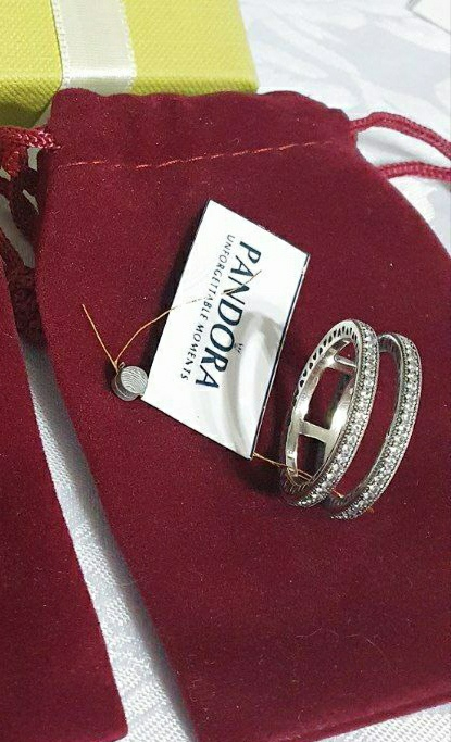Серебряное кольцо от бренда Pandora